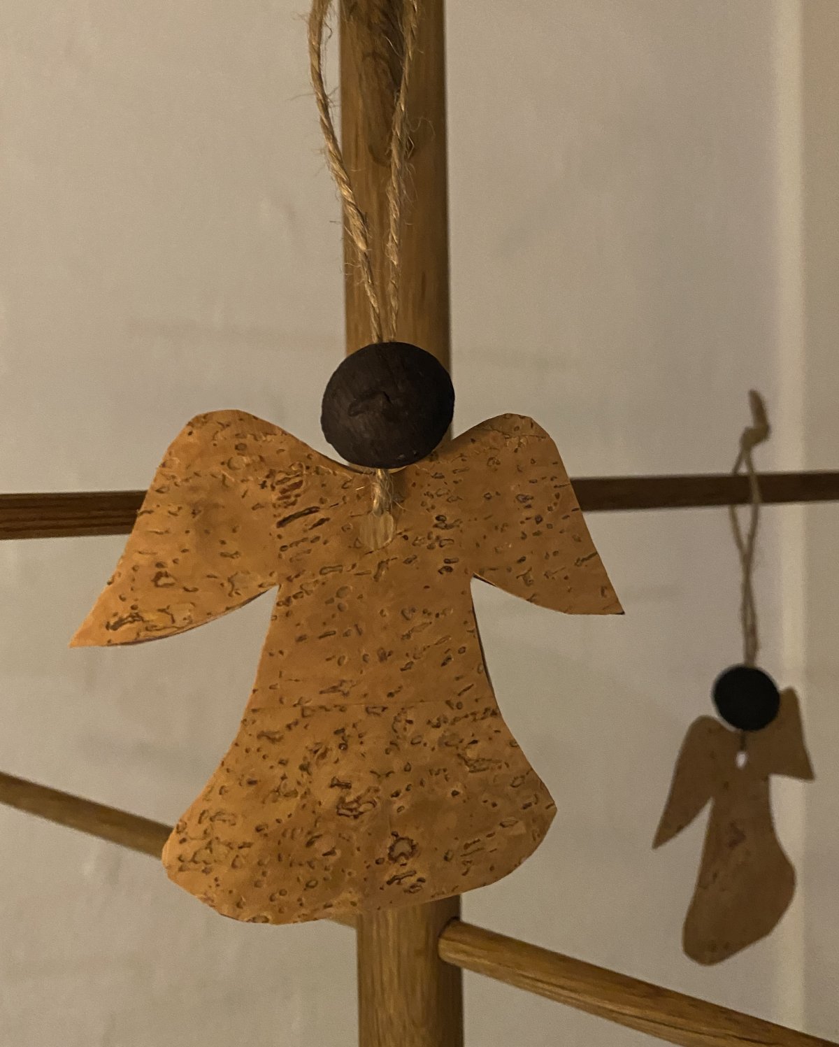 Køb julepynt i kork hos Eiki - juleengel, natur
